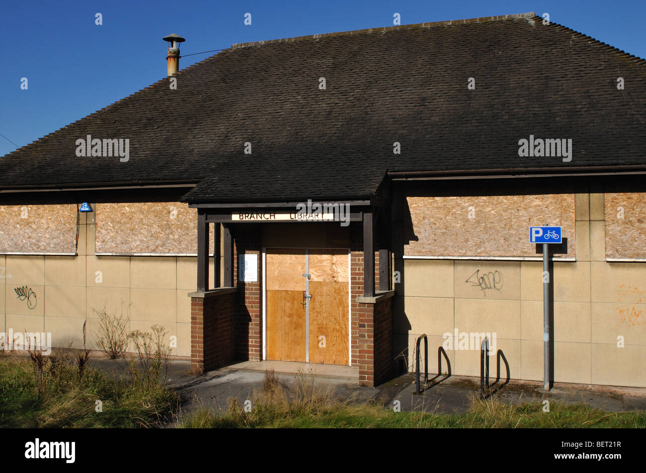 Closed down public library, Brownhills, West Midlands, England, UK ...