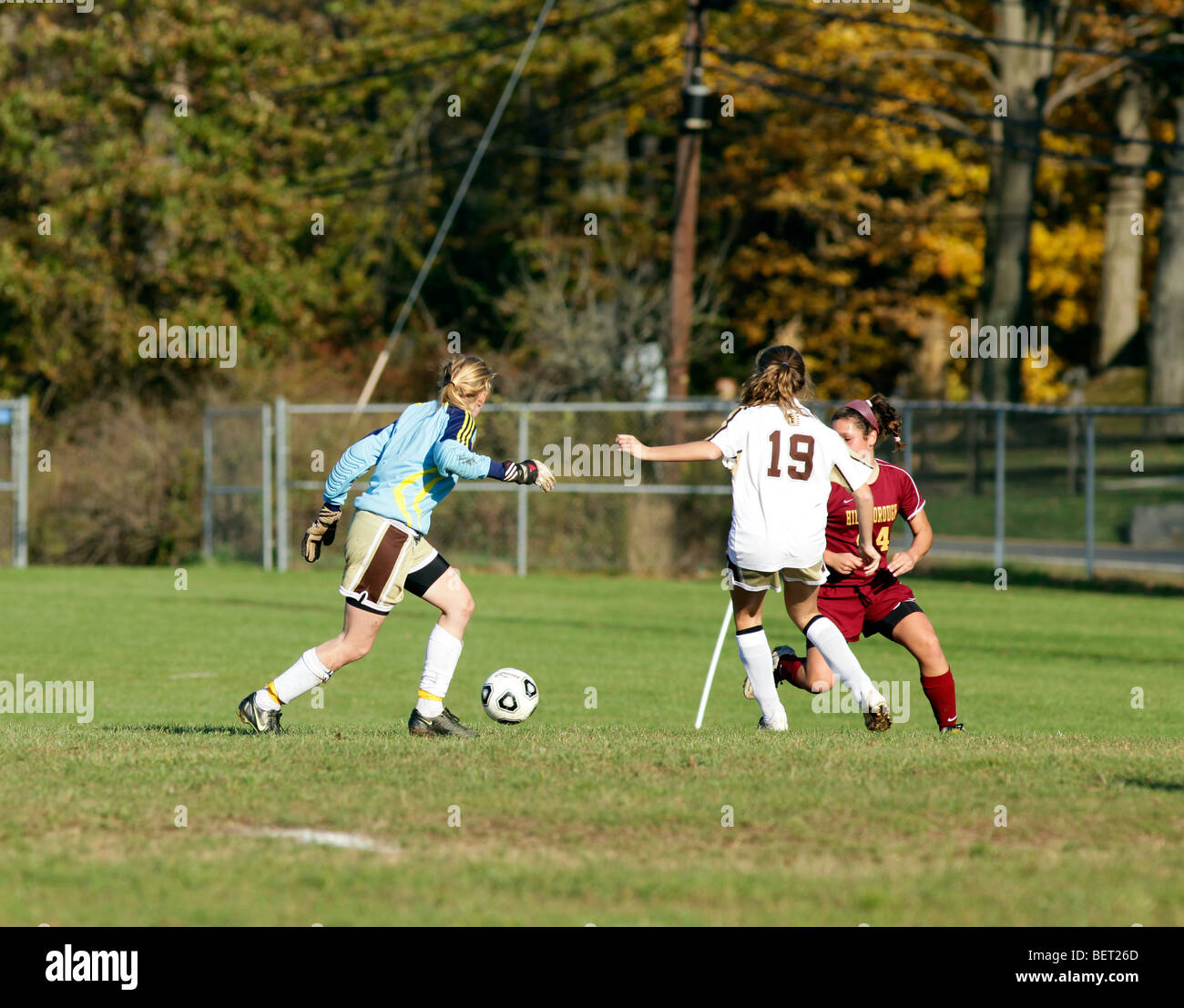 Girl dribbling football hi-res stock photography and images - Alamy
