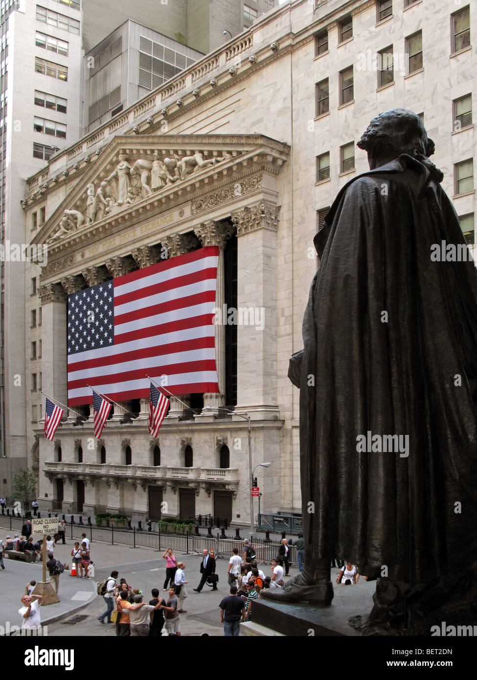 New York Stock Exchange with the statue of George Washington, New York ...