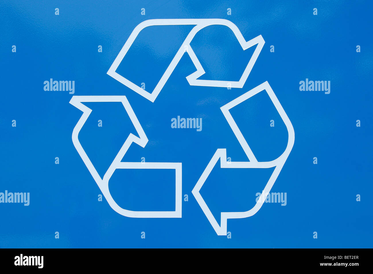 Recycle sign on a recycle bin Stock Photo - Alamy