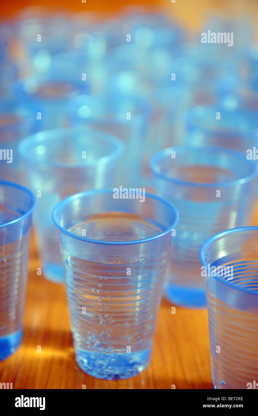 PLASTIC CUPS OF WATER ON AN OFFICE TABLE UK Stock Photo - Alamy