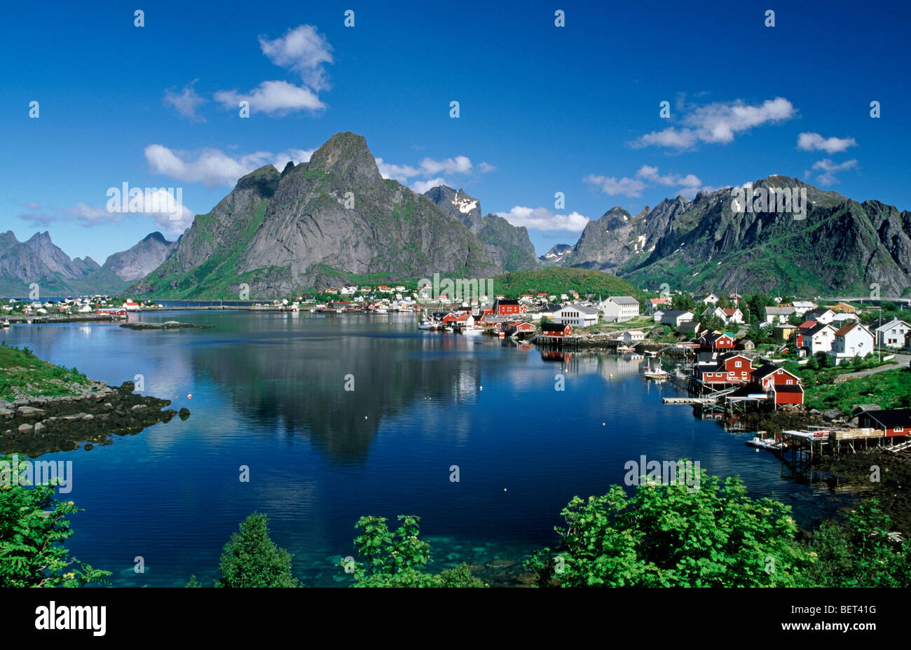 The fishing village Reine, Moskenes / Moskenesøya, Lofoten Islands ...