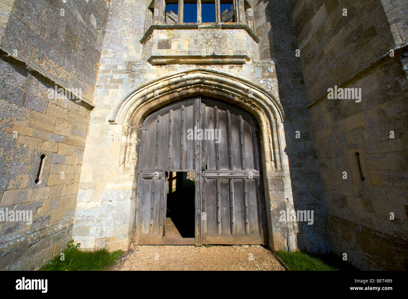 Wooden door through medieval hi-res stock photography and images - Alamy
