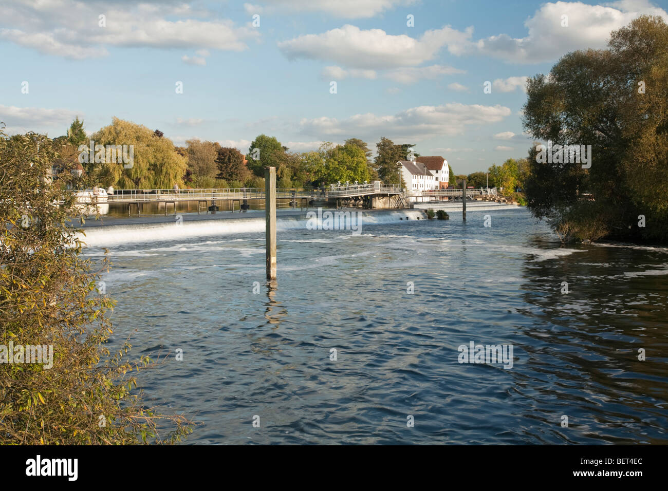 Hambleden lock on river thames hi-res stock photography and images - Alamy