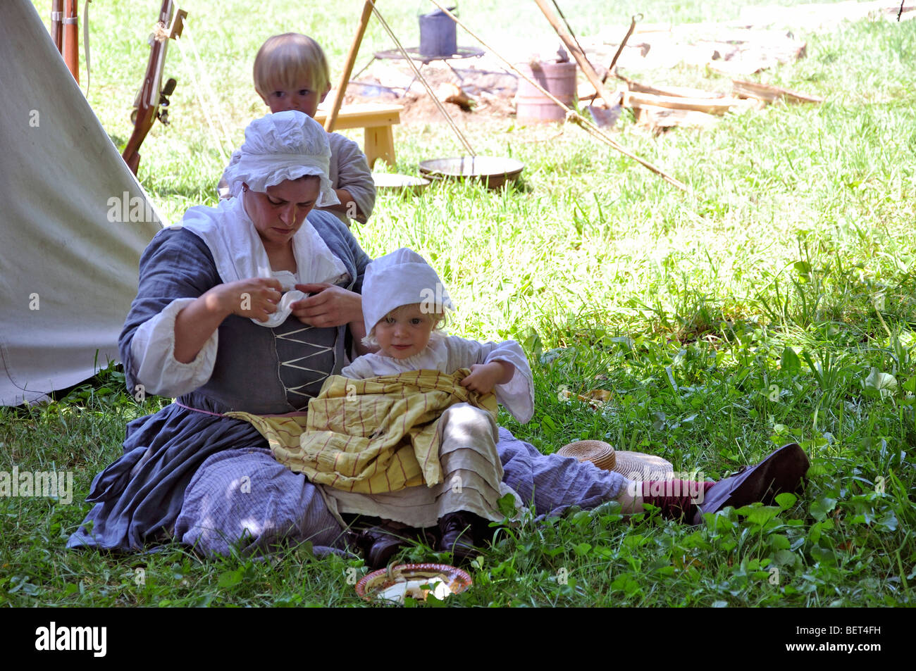 Woman with small kids - costumed American Revolutionary War (1770's ...