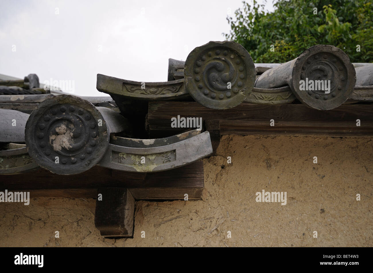 Japanese clay roof tile hi-res stock photography and images - Alamy
