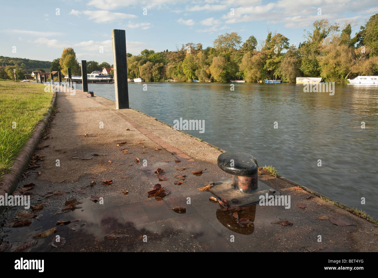 Looking upsteam from Hambleden Lock on the River Thames near Henley ...
