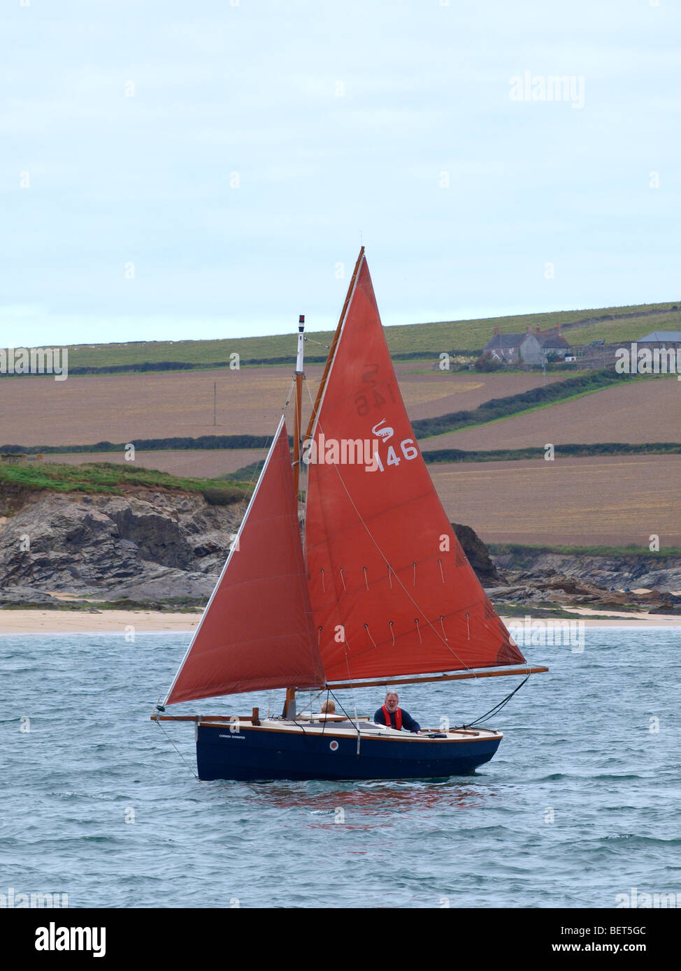 Red sail boat hi-res stock photography and images - Alamy