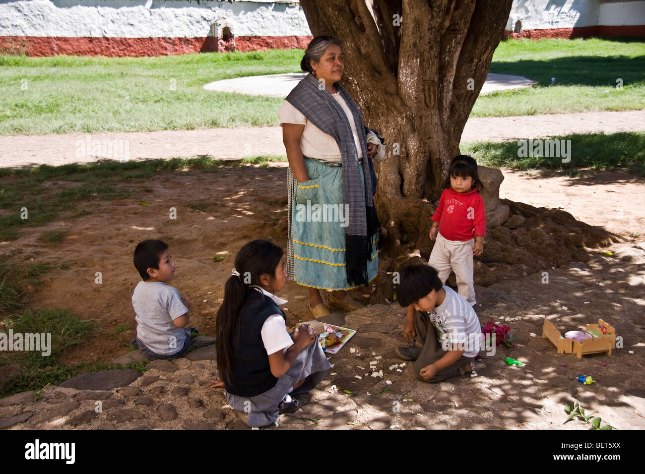 Rebozo hi-res stock photography and images - Alamy
