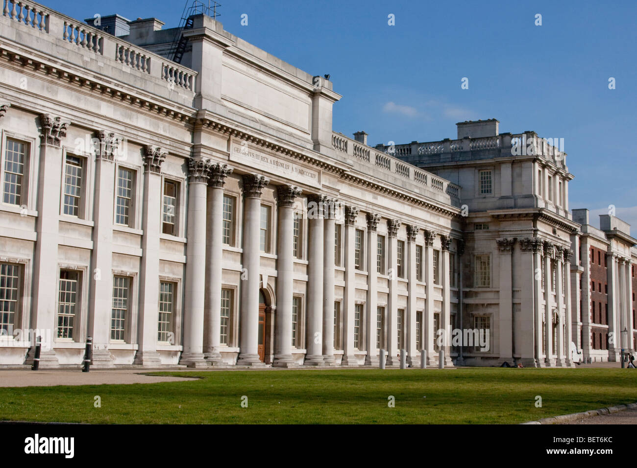 Buildings with columns hi-res stock photography and images - Alamy