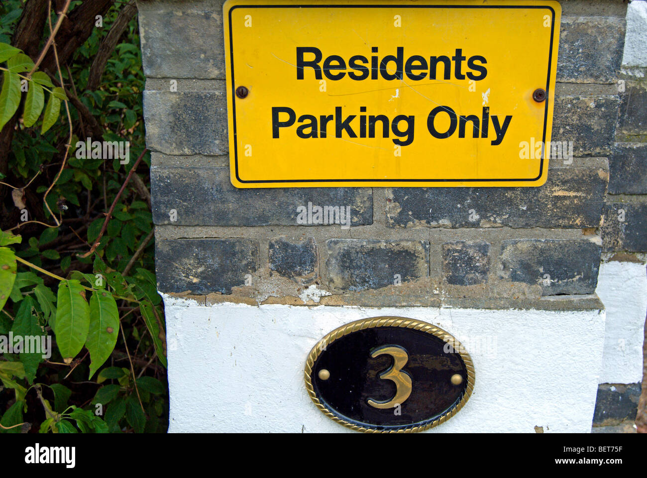 residents parking only sign and house number 3, in east twickenham ...