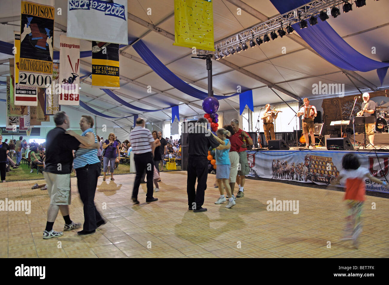 Couples dancing at Oktoberfest in Addison, Texas Stock Photo - Alamy