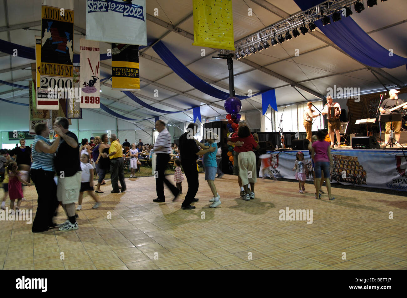 Couples dancing at Oktoberfest in Addison, Texas Stock Photo - Alamy