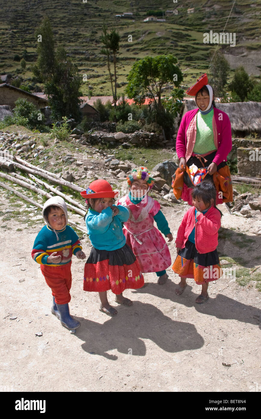 Children watch peru hi-res stock photography and images - Alamy