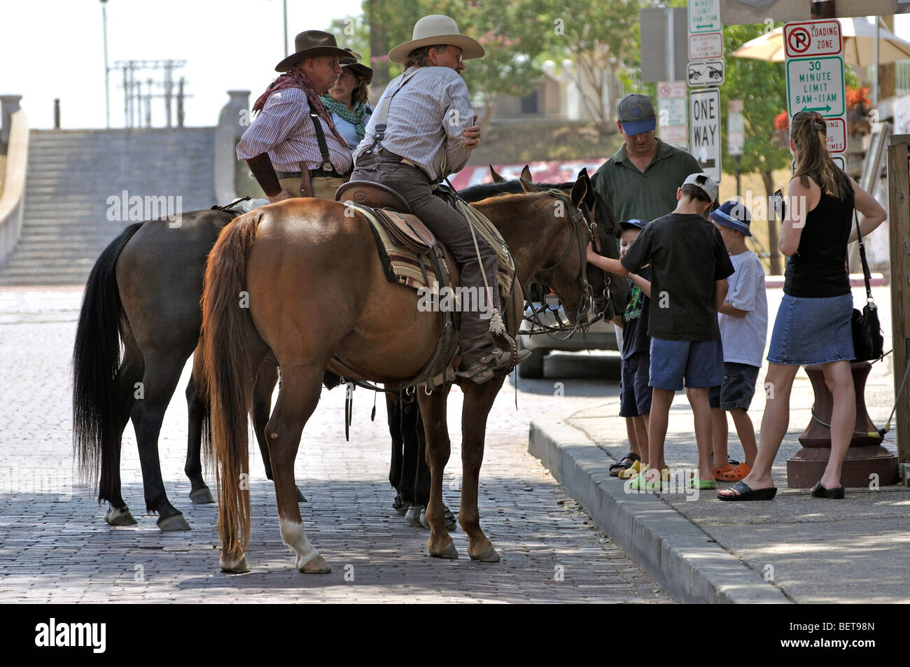 Cowboys horse hi-res stock photography and images - Alamy
