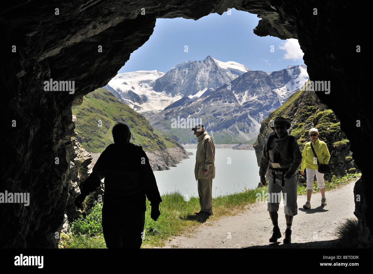 Barrage walk hi-res stock photography and images - Alamy