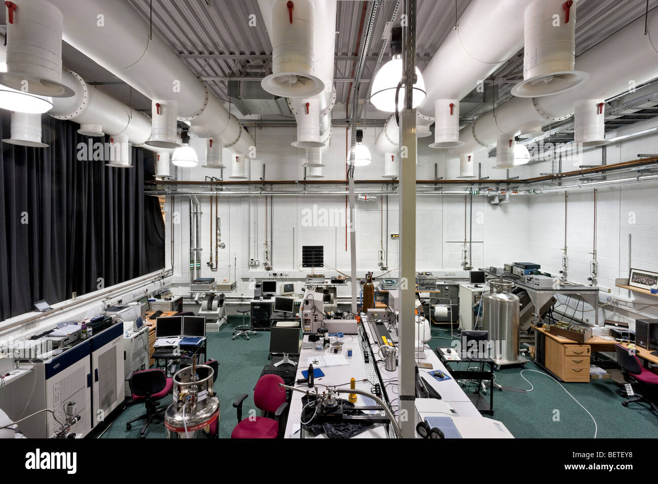 Modern laboratory building university hi-res stock photography and ...