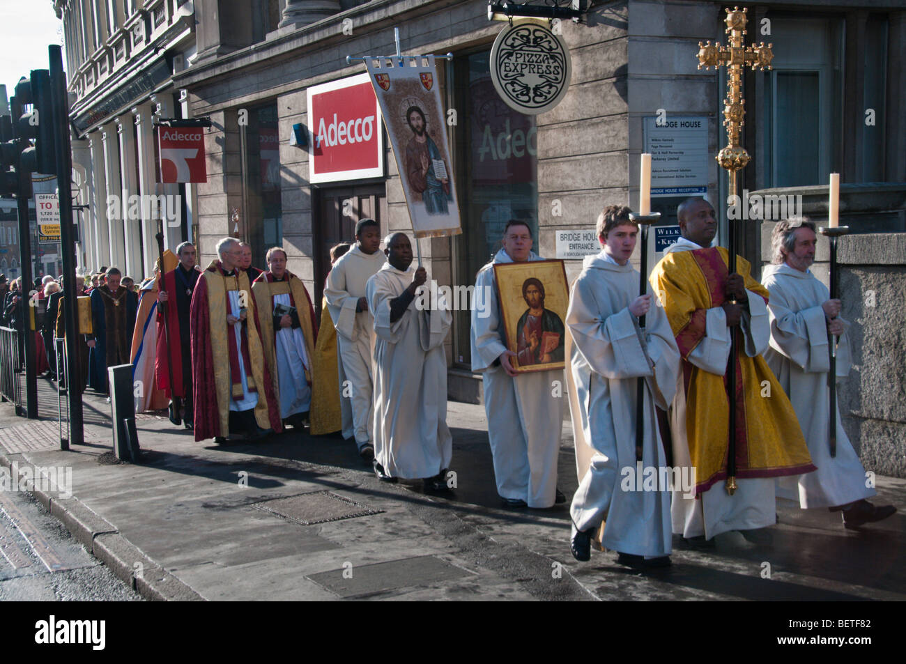 Blessing the Thames at London Bridge - procession withe cross, icon ...
