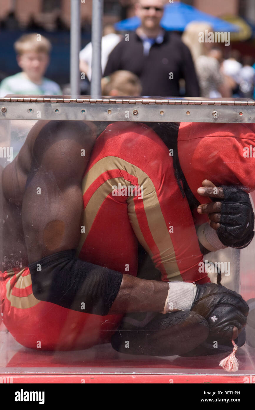 Contortionist and box hi-res stock photography and images - Alamy