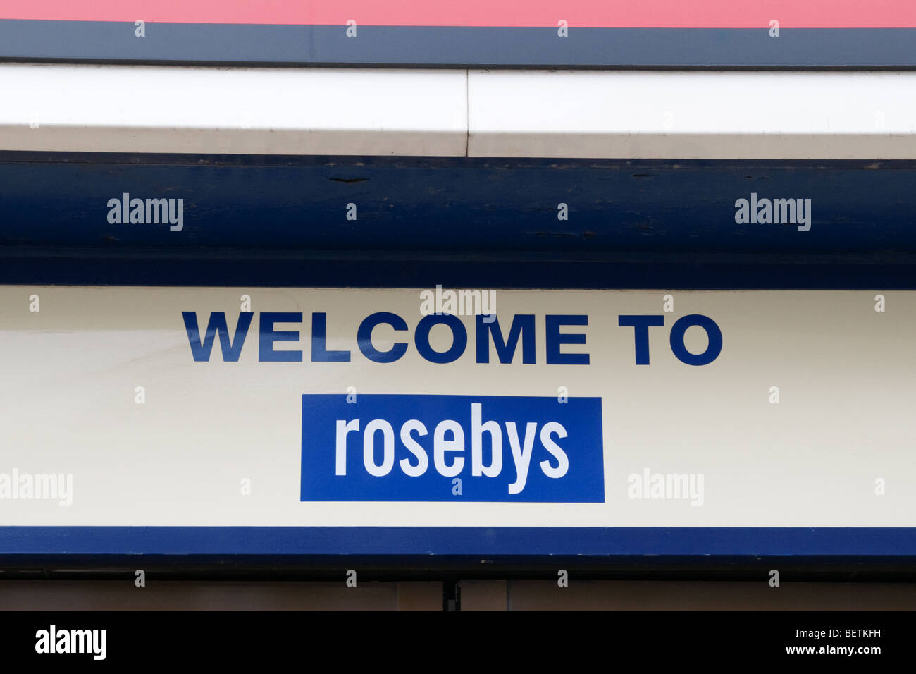 Welcome to Rosebys high street store sign Stock Photo - Alamy
