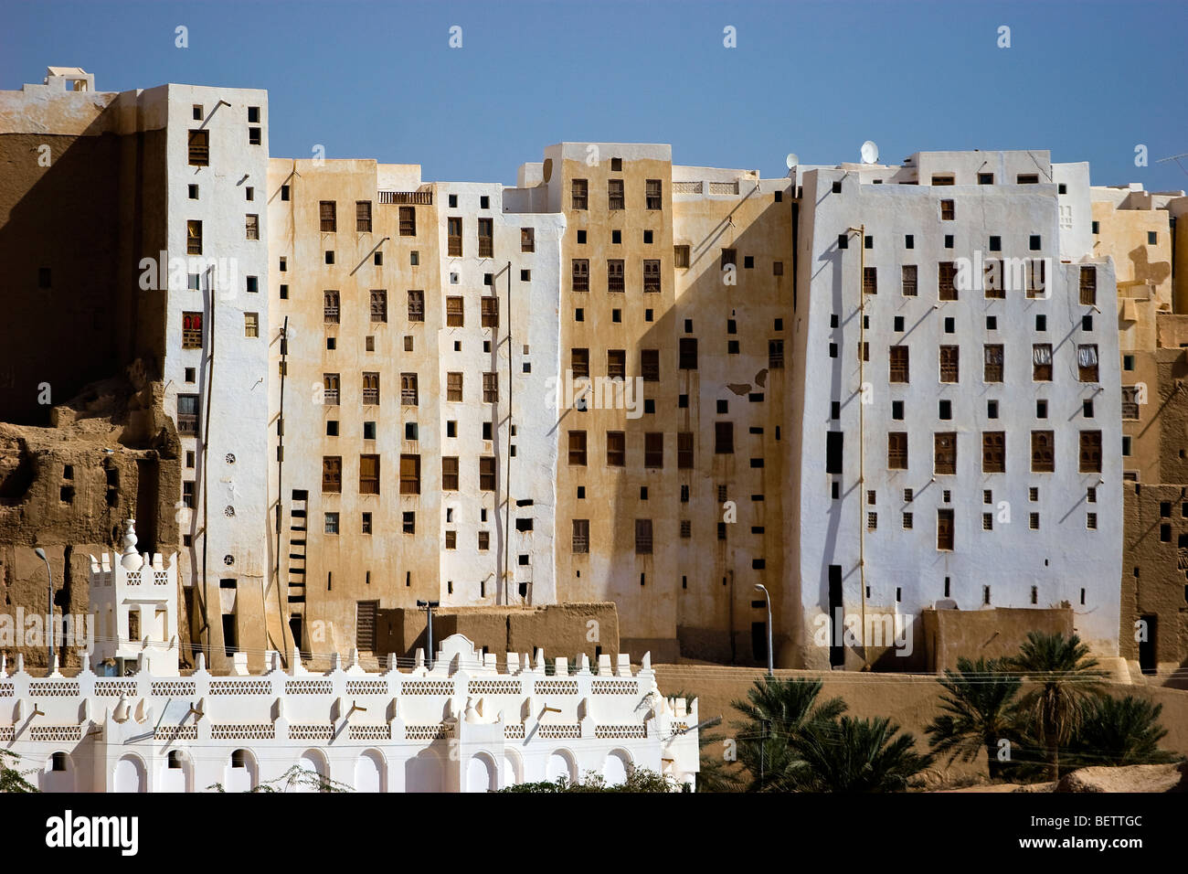 Panoramic view of the mud brick's tower houses, Shibam, Yemen Stock ...