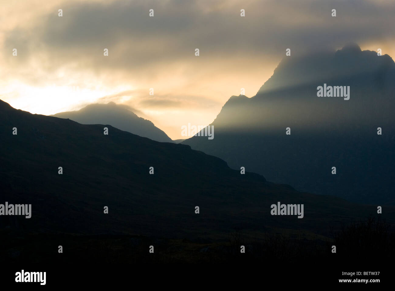 Descending clouds hi-res stock photography and images - Alamy