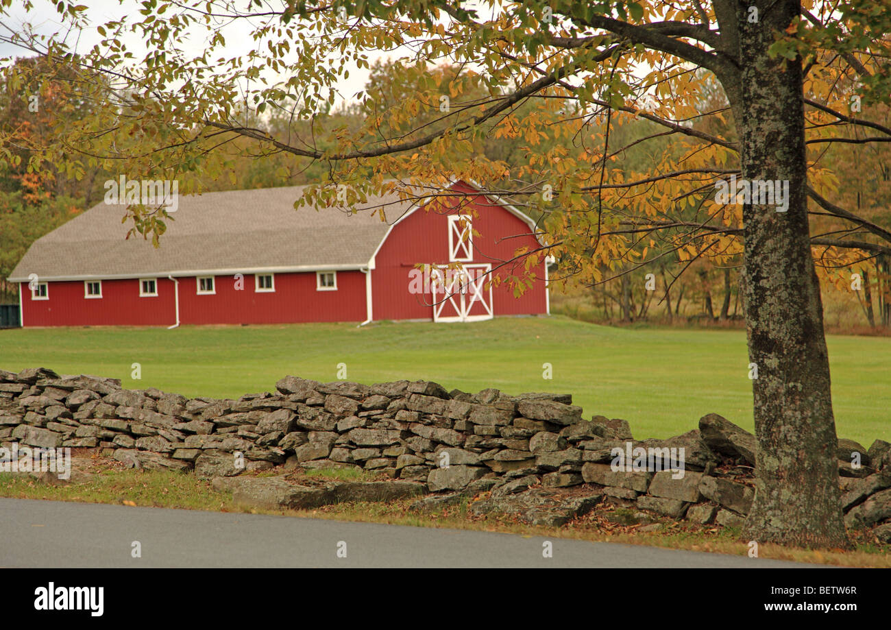 Traditional dutch style red barn hi-res stock photography and images ...