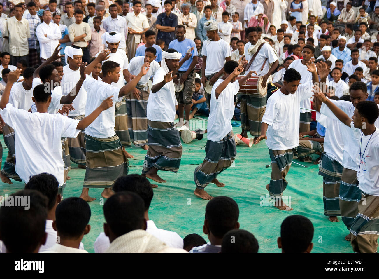 Arabic folklore dance hi-res stock photography and images - Alamy