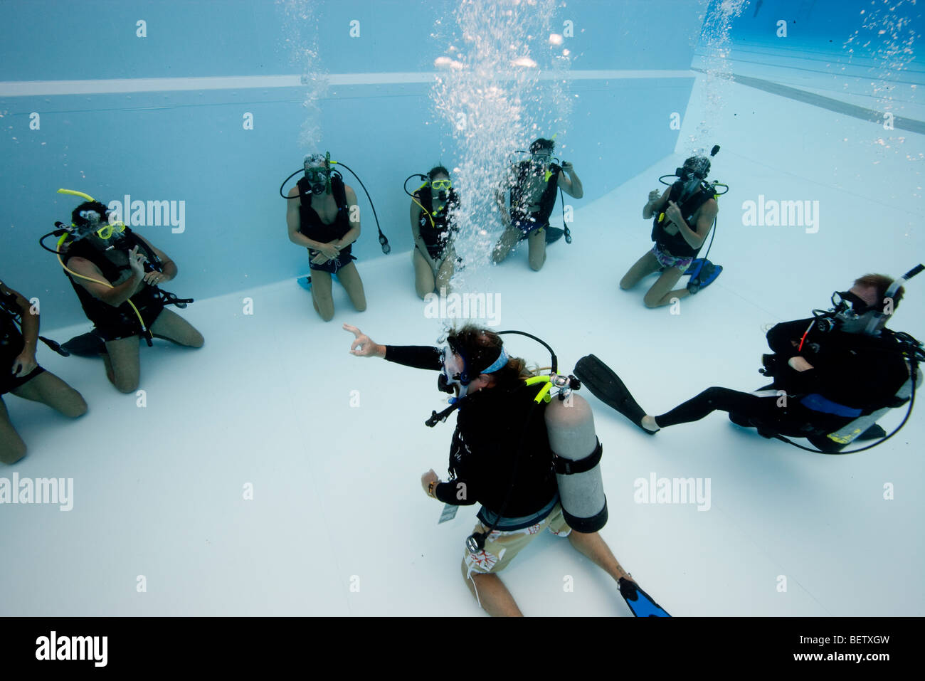 Scuba instruction in pool Stock Photo - Alamy