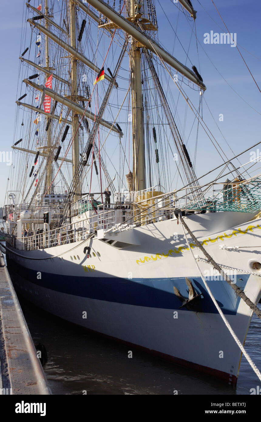 Russian navy vessel sails port hi-res stock photography and images - Alamy