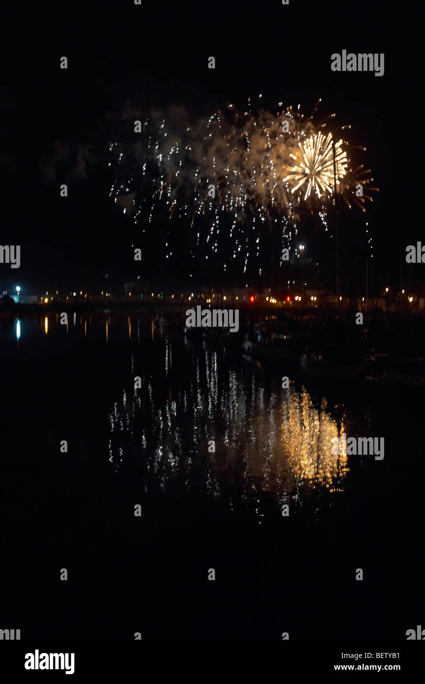 Silver fireworks hi-res stock photography and images - Alamy