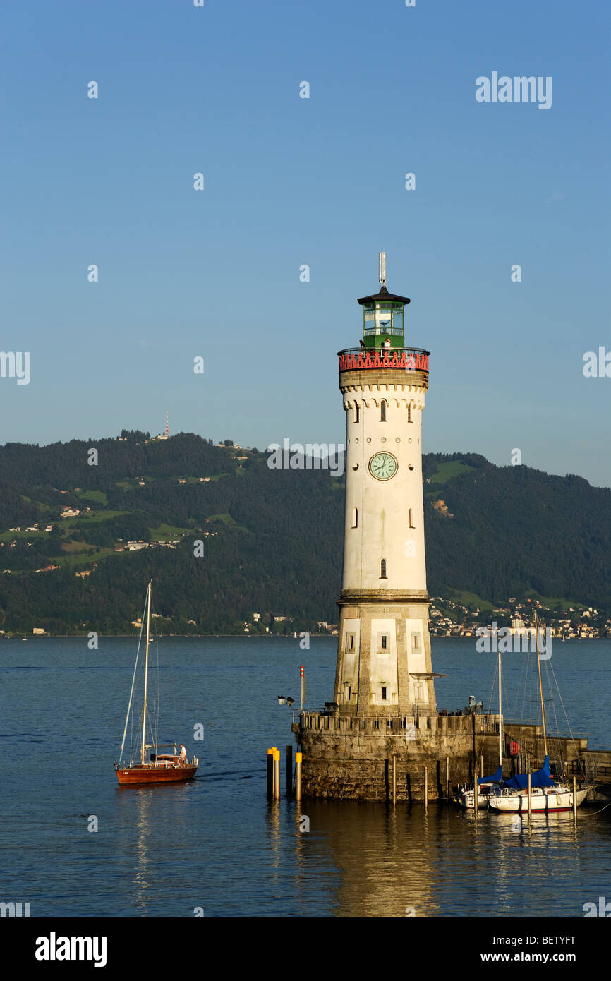 Port entrance with New Lindau Lighthouse and Sailboat, Lindau, Bavaria ...
