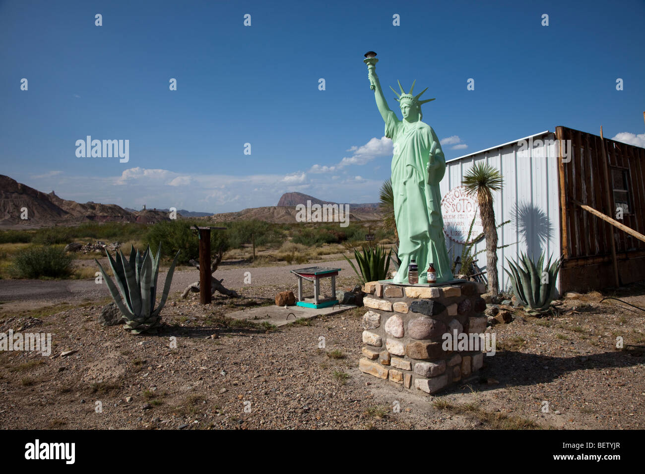 Small version of Statue of Liberty at roadside Study Butte Texas USA ...