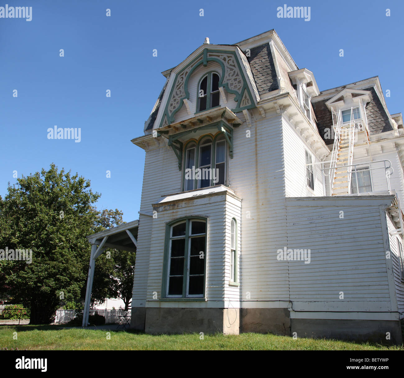 Old and empty abandoned house Stock Photo - Alamy
