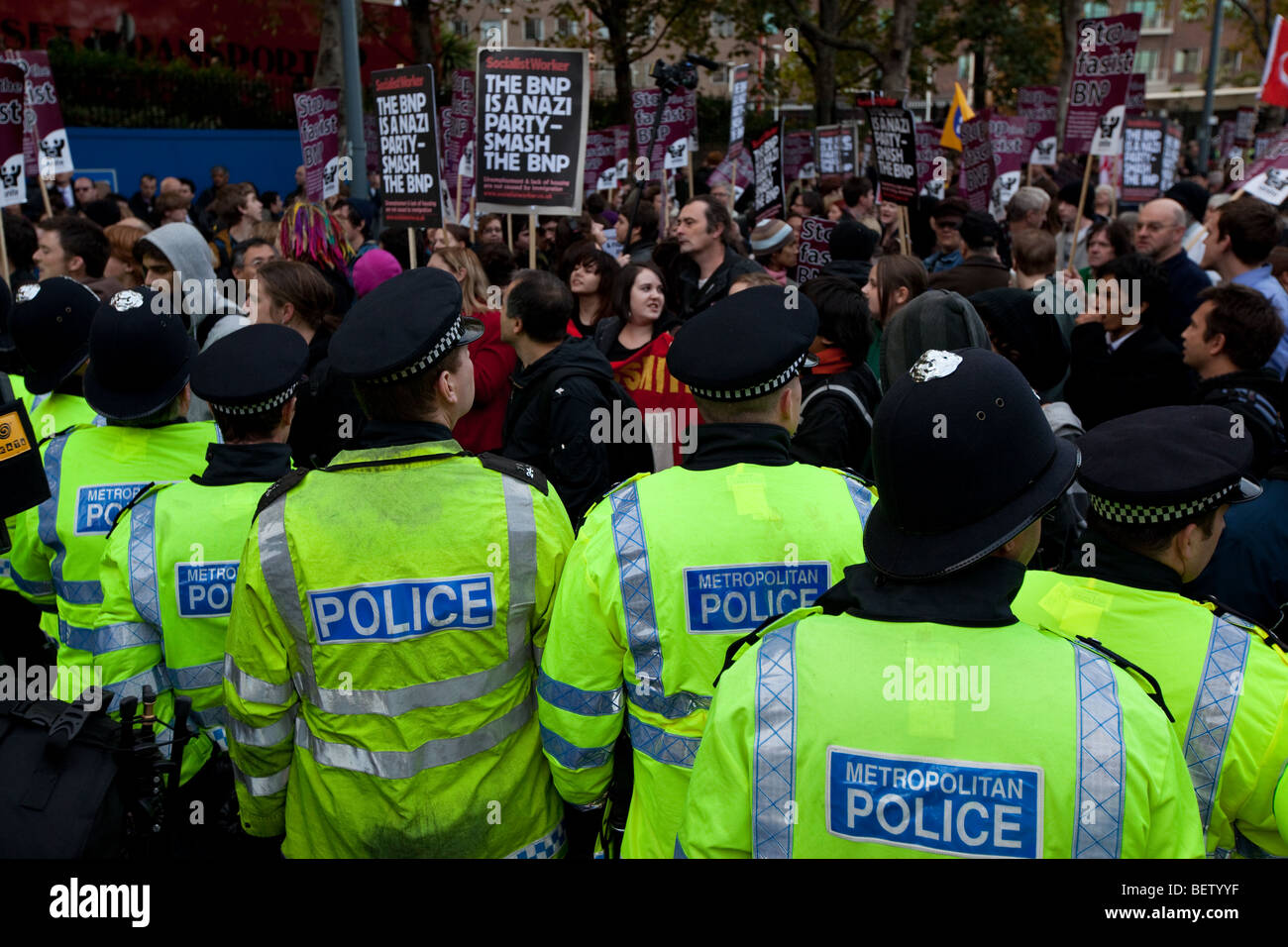 Protest while house hi-res stock photography and images - Alamy