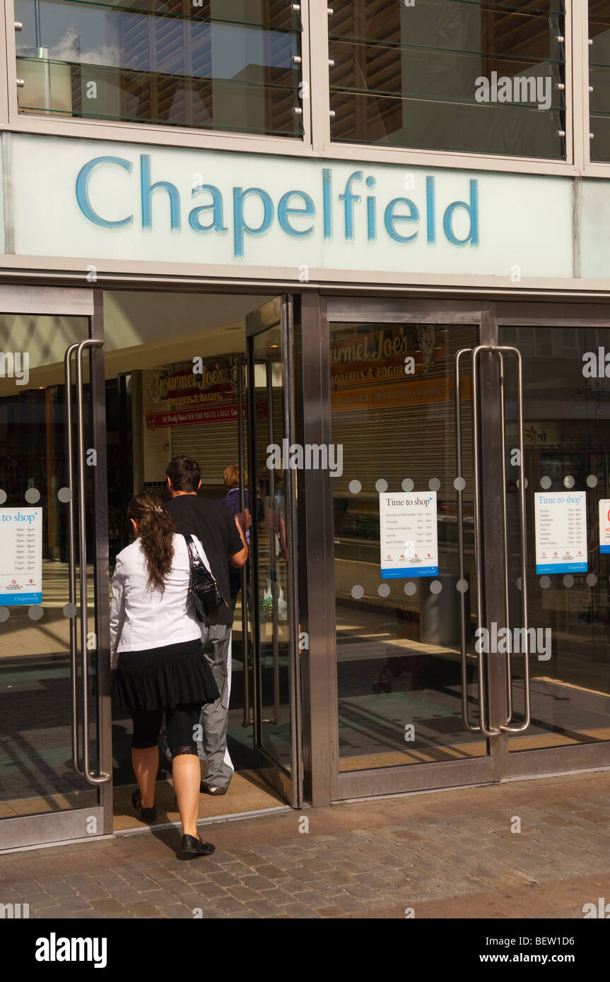Chapelfield norwich shoppers uk hi-res stock photography and images - Alamy