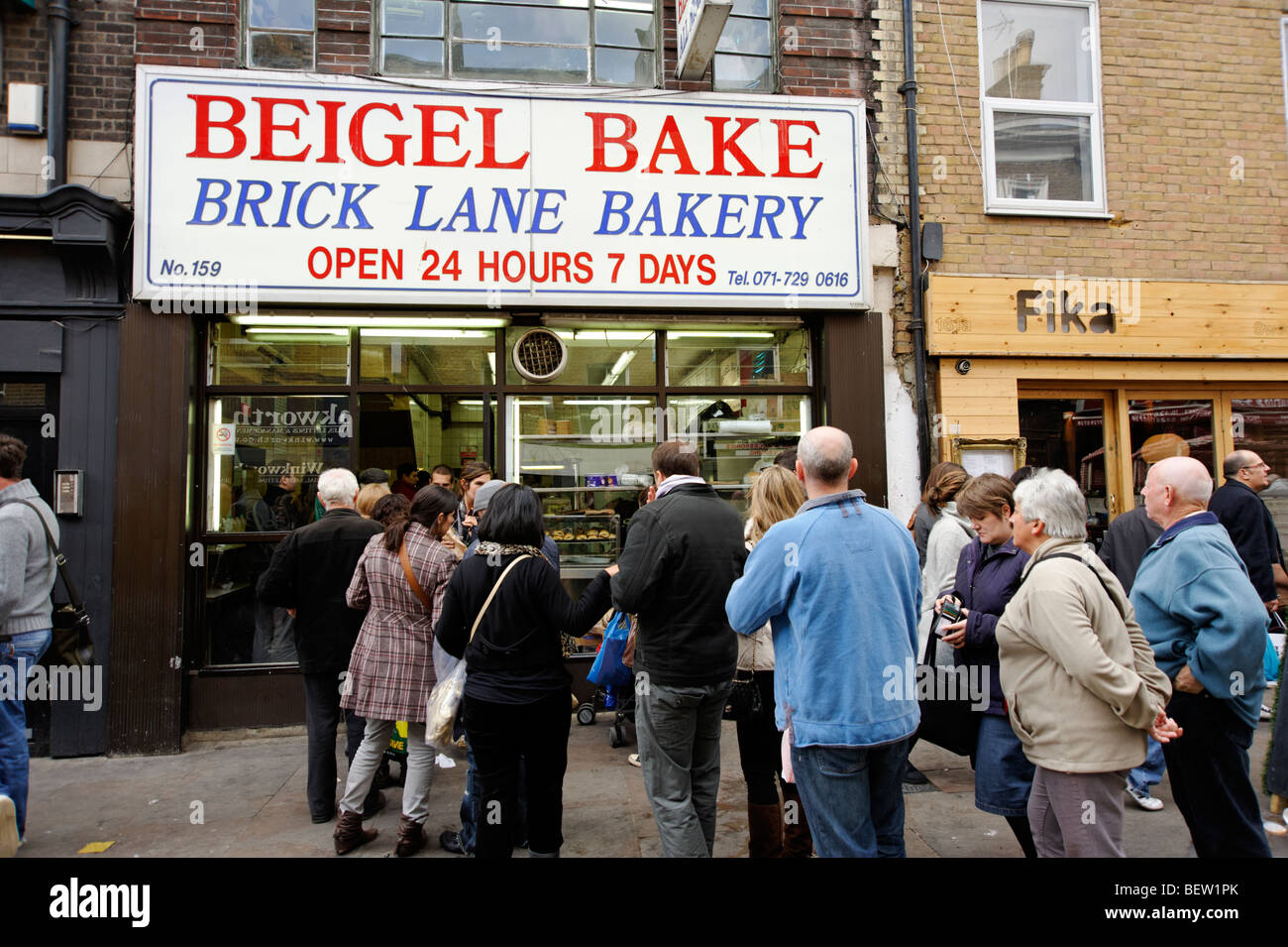 People queueing at the popular Beigel Bake bakery on Brick Lane. London ...