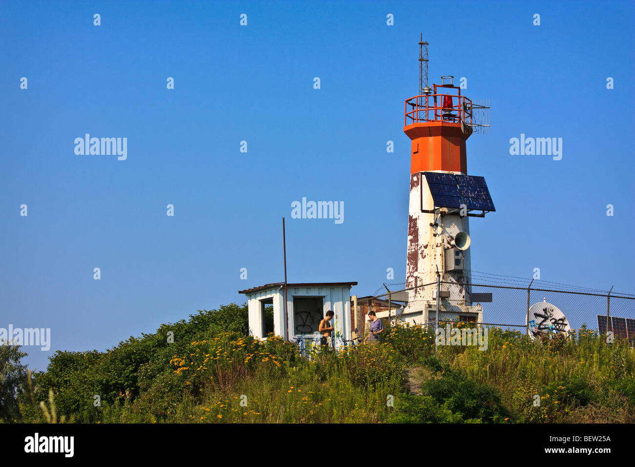 Leslie Street Spit - solar-powered automated lighthouse, Toronto ...