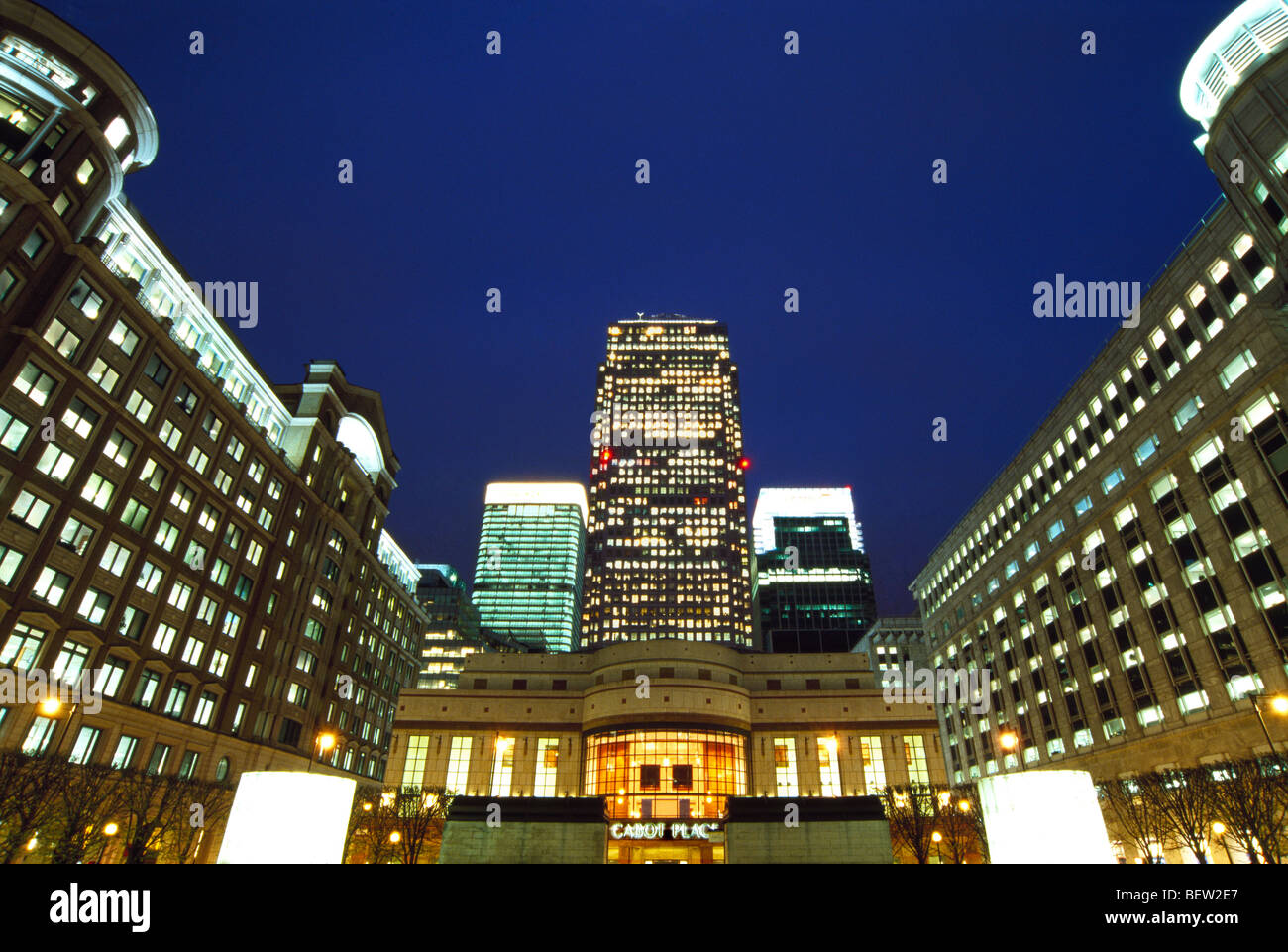 Canada place canary wharf shopping hi-res stock photography and images ...