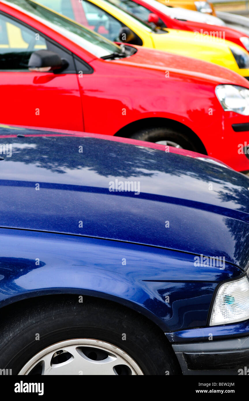 Cars on a row hi-res stock photography and images - Alamy