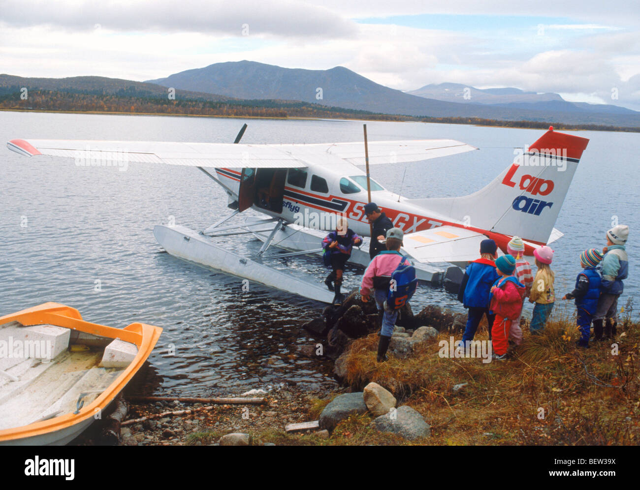 School bus picking school children hi-res stock photography and images ...