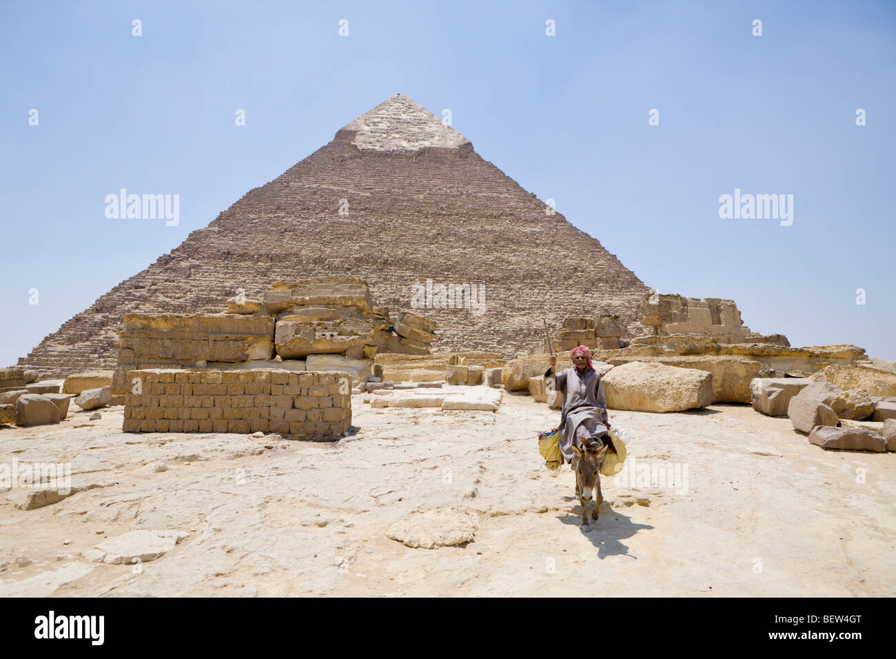 Camel driver pyramid khafre hi-res stock photography and images - Alamy