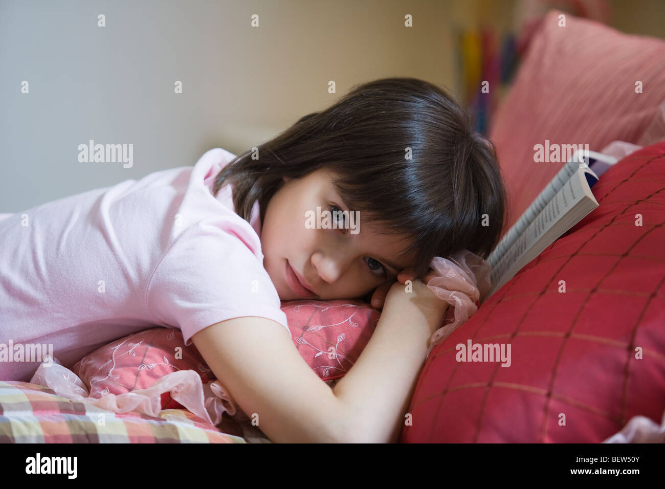 Teenage girl lying on bed Stock Photo - Alamy