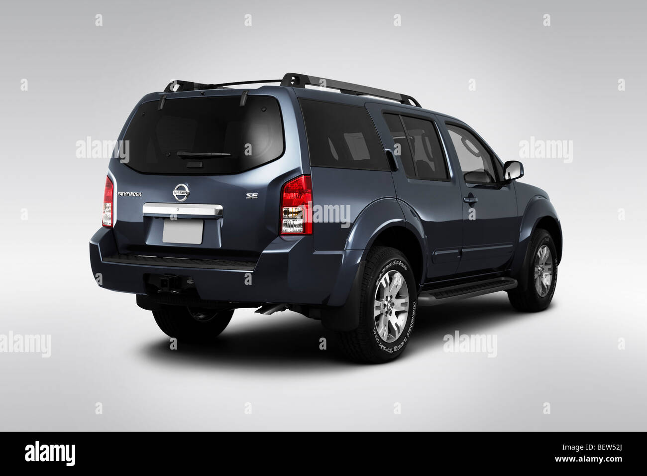 2010 Nissan Pathfinder SE in Gray - Rear angle view Stock Photo - Alamy