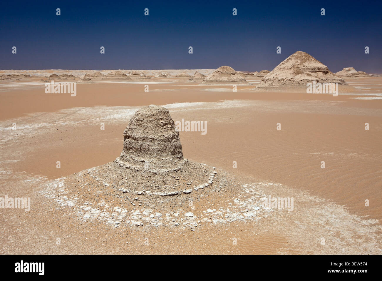 Landscape in White Desert National Park, Libyan Desert, Egypt Stock ...