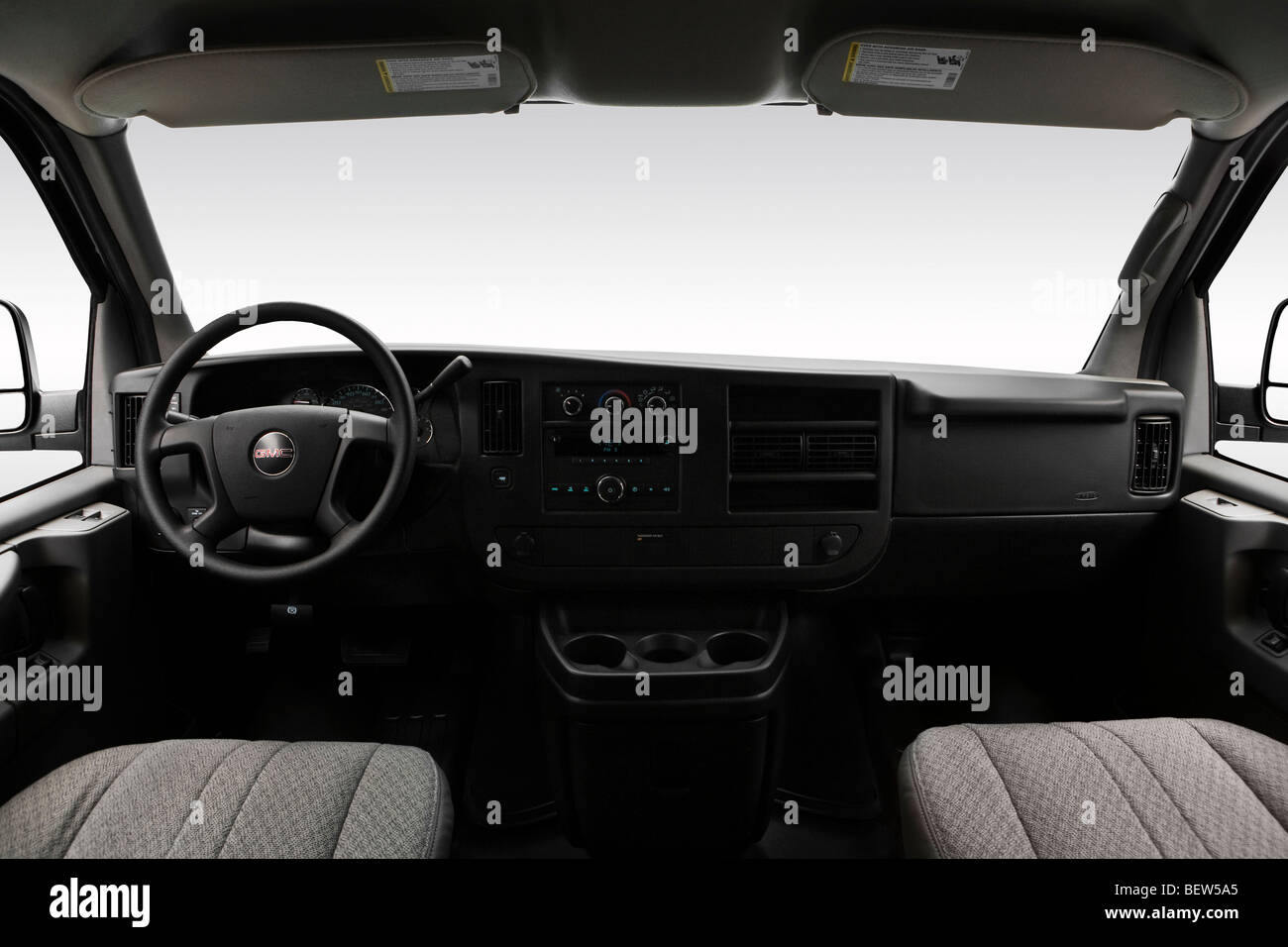 2010 GMC Savana Cargo 1500 in White - Dashboard, center console, gear ...