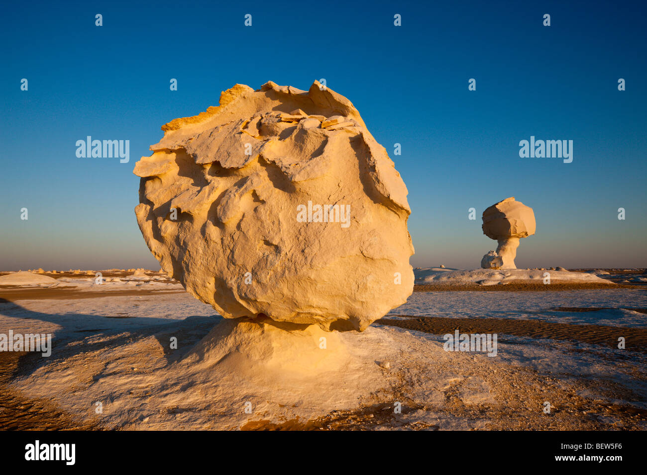 Formations and Figures of Lime Stone in White Desert National Park ...