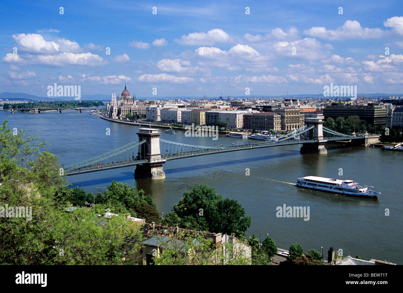 Budapest - View of Chain Bridge crossing the River Danube joining Buda ...