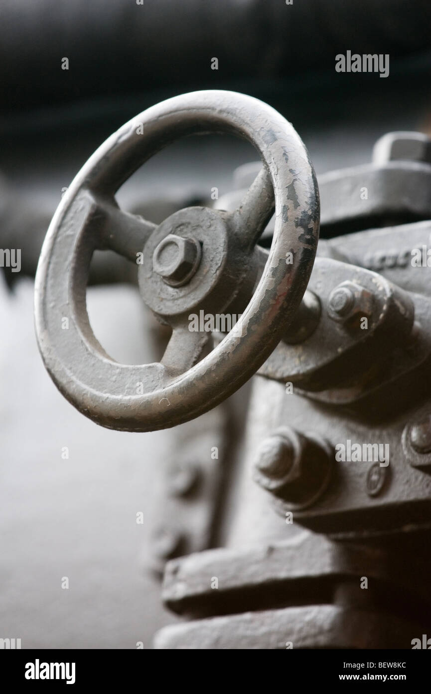 Valve train hi-res stock photography and images - Alamy