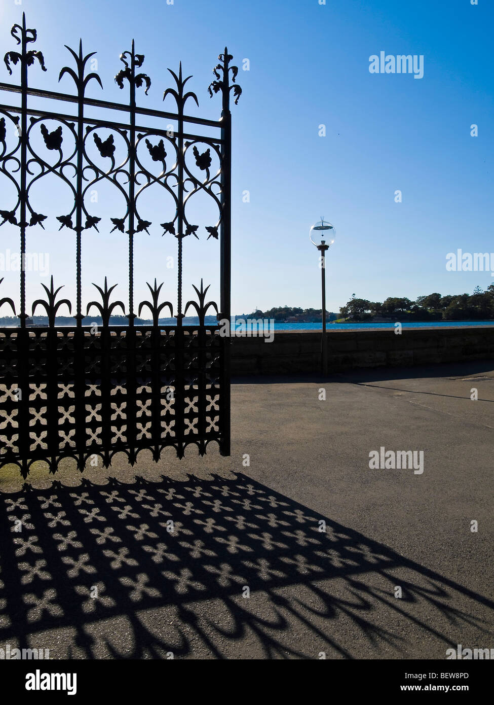 Entrance gate of a botanical garden in sydney hi-res stock photography ...
